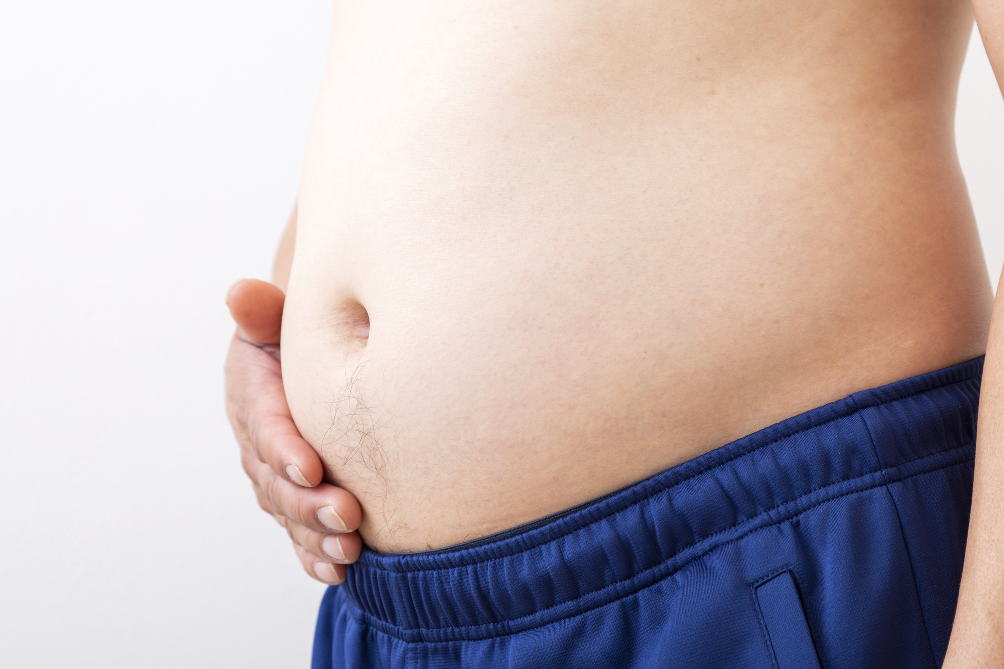 男性によくある「急にお腹が出てきた…」はなぜ起きる？お腹痩せに効く対処法も | Medicalook(メディカルック)